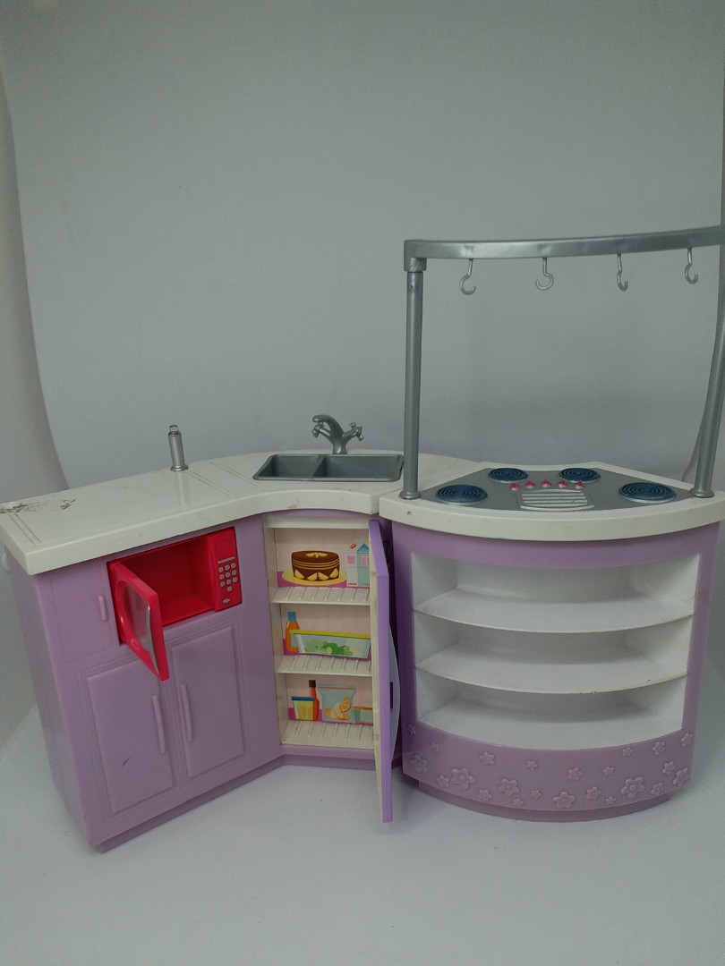Kitchen table playset barbie preloved, Toys & Collectibles, Mainan di ...