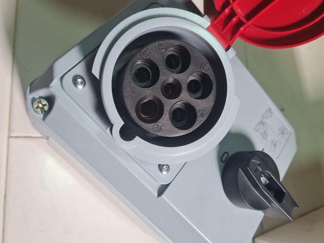 ABB Switchable Industrial Interlock Socket Outlet 6H 63A IP44 3P+N+E ...