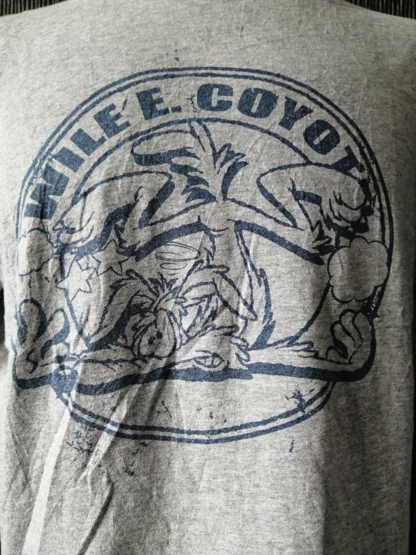 Big logo Wile'E COYOTE Looney Tunes, Men's Fashion, Tops & Sets ...