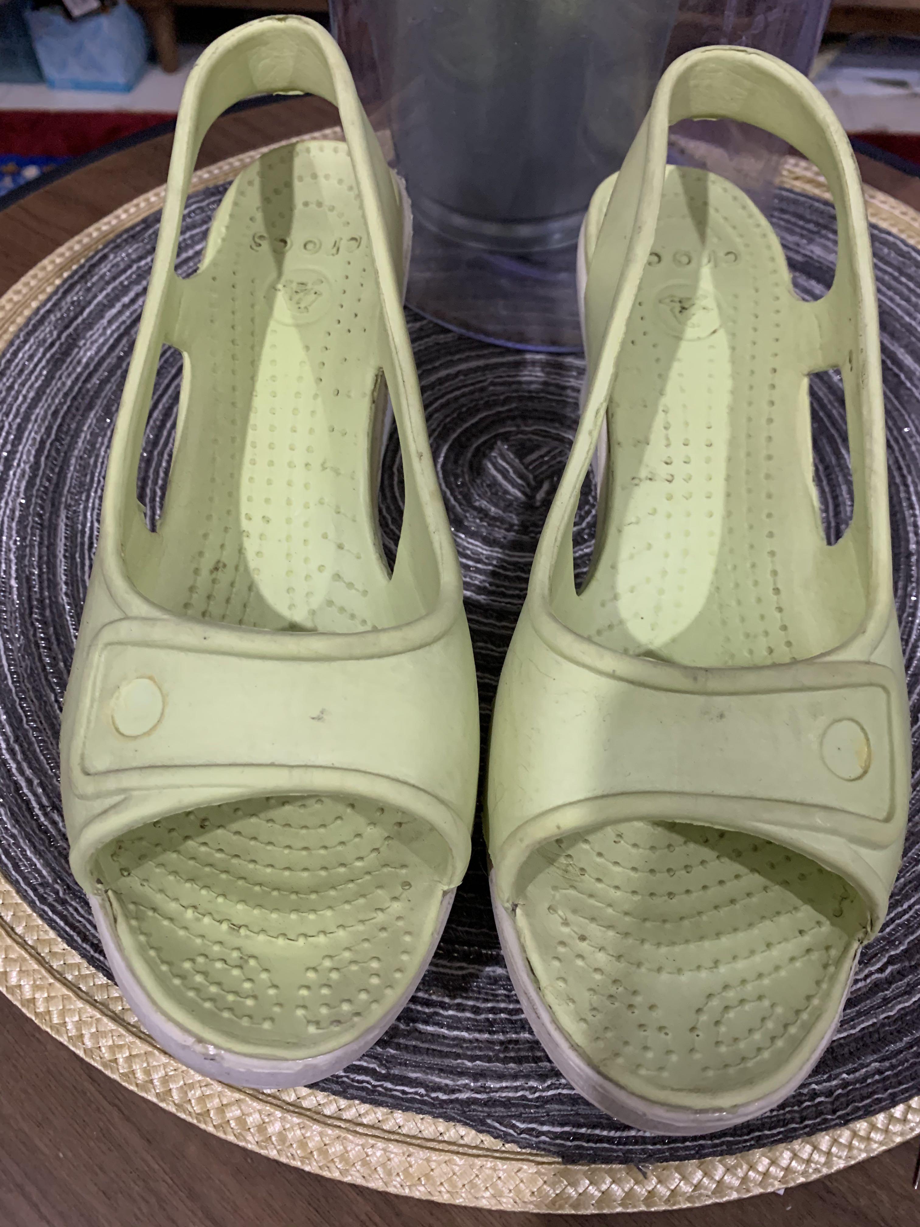 Original Crocs Shors, Women's Fashion, Footwear, Flipflops and Slides ...