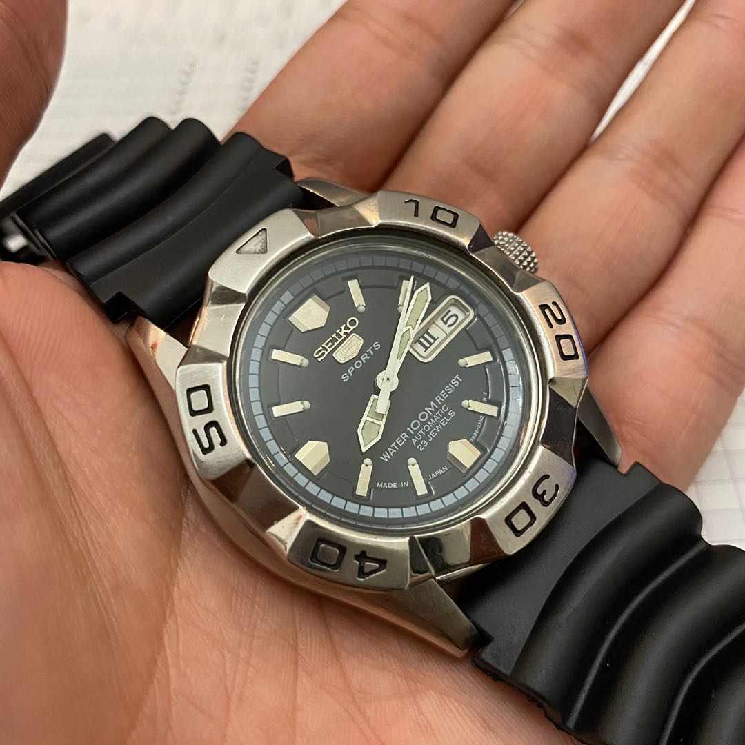 Seiko 5 Sports Racer, Men's Fashion, Watches & Accessories, Watches on ...