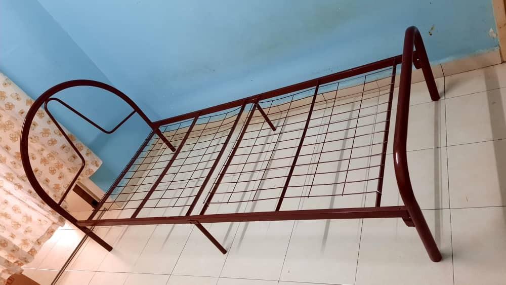 Single Bed Frame Katil Besi, Furniture & Home Living, Furniture, Bed ...
