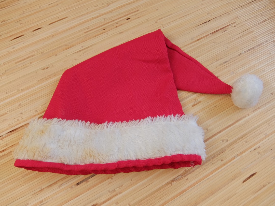 Topi Sinterklas, Fesyen Pria, Aksesoris, Topi di Carousell