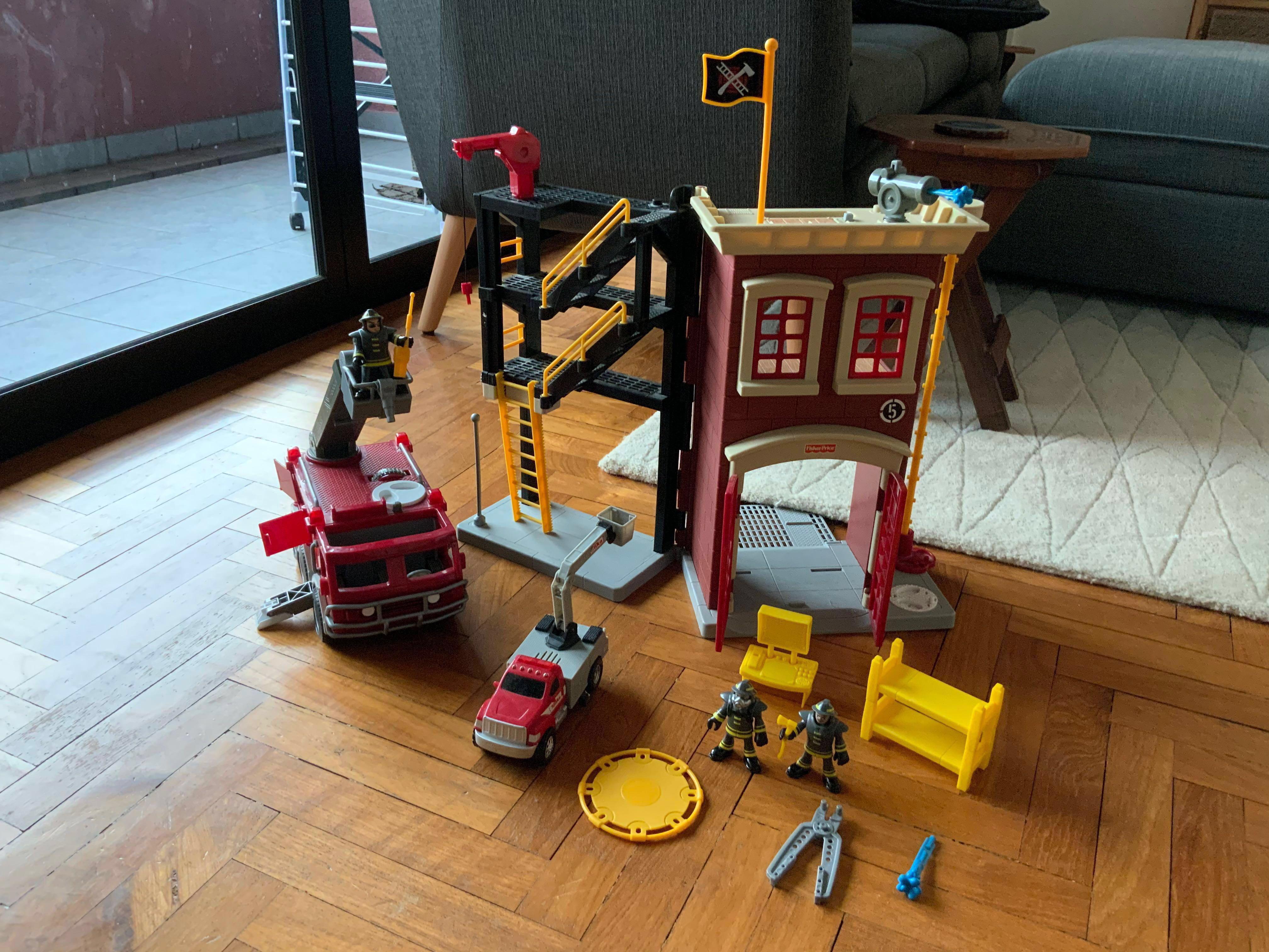 Fisher- Price Imaginext Firestation & Engine Truck, Toys & Games ...