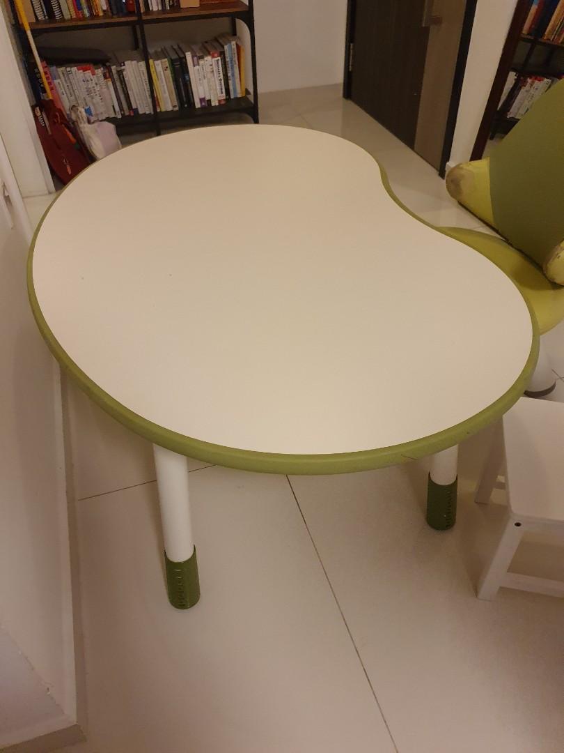 ILOOM peanut desk for kids, Babies & Kids, Baby Nursery & Kids ...