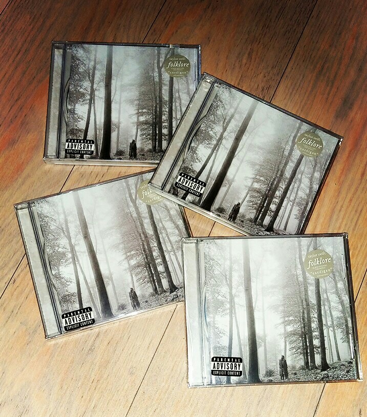 Taylor Swift bundle, Hobbies & Toys, Music & Media, Music Accessories ...