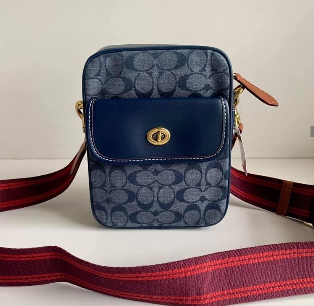 Coach Dylan 15 in Signature Chambray, Men's Fashion, Bags, Sling Bags ...