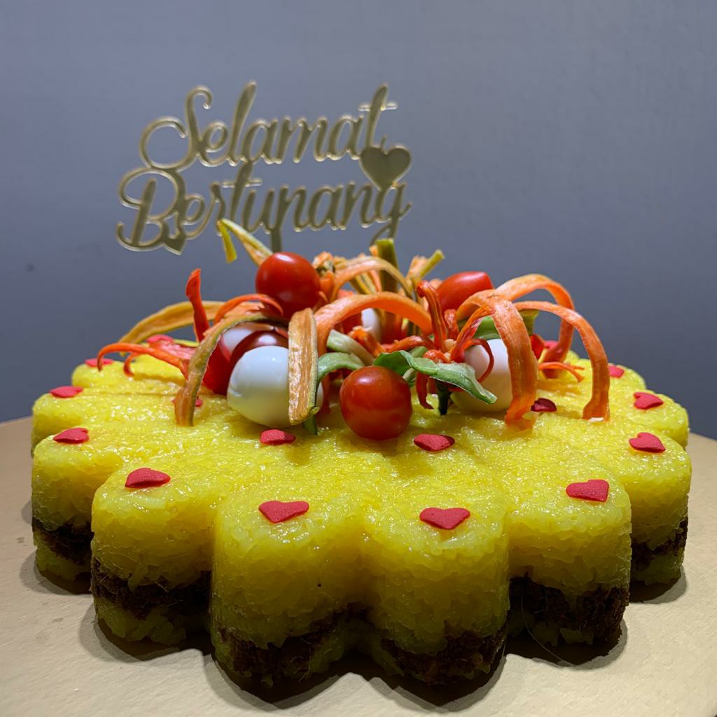 Birthday Cake Pulut Kuning Rendang Tok, Food & Drinks, Homemade Bakes ...