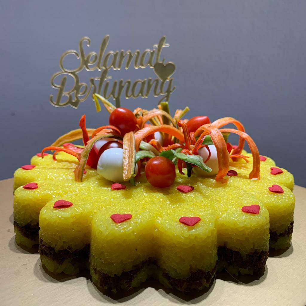 Birthday Cake Pulut Kuning Rendang Tok, Food & Drinks, Homemade Bakes ...