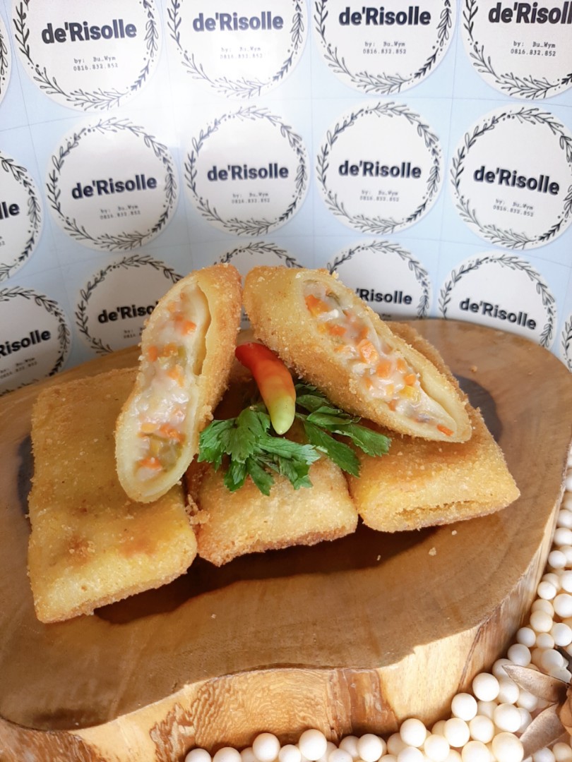 Risoles frozen food, Makanan & Minuman, Makanan Instan di Carousell