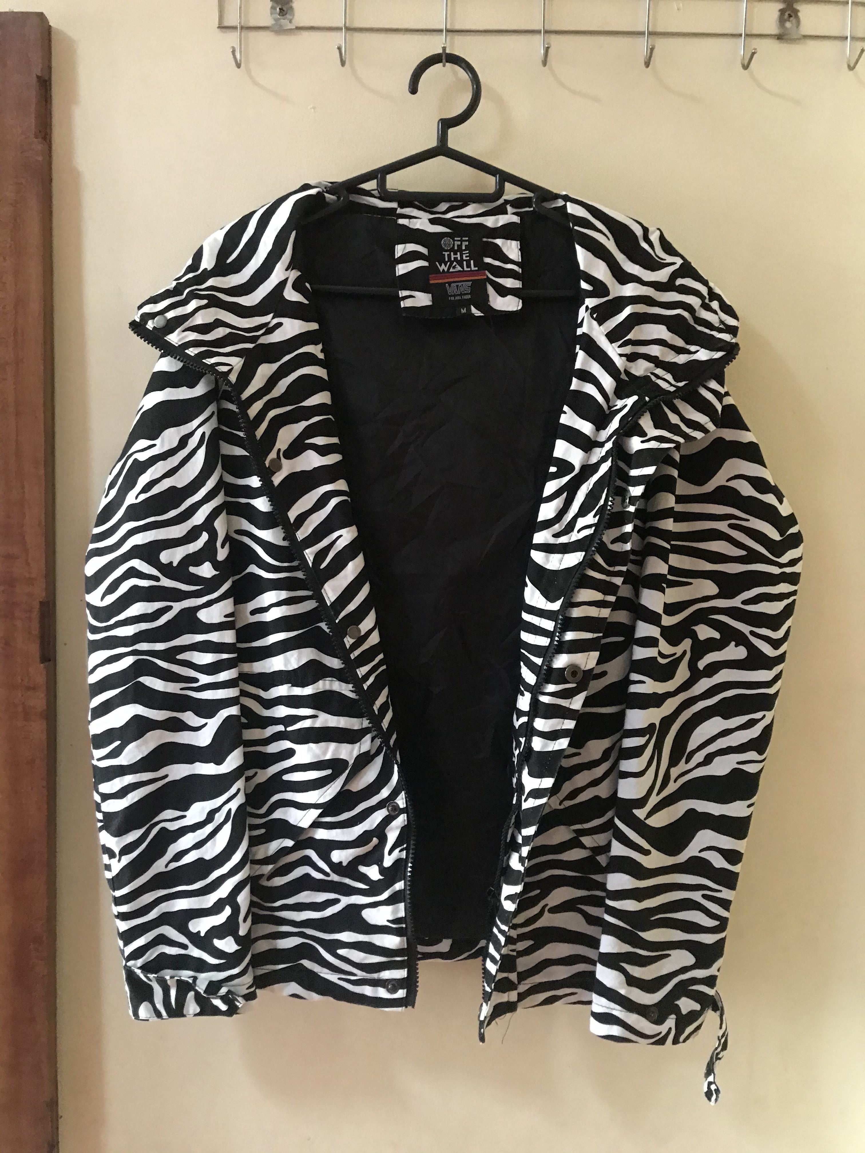 Vans Jacket Zebra Print, Women's Fashion, Coats, Jackets and Outerwear ...