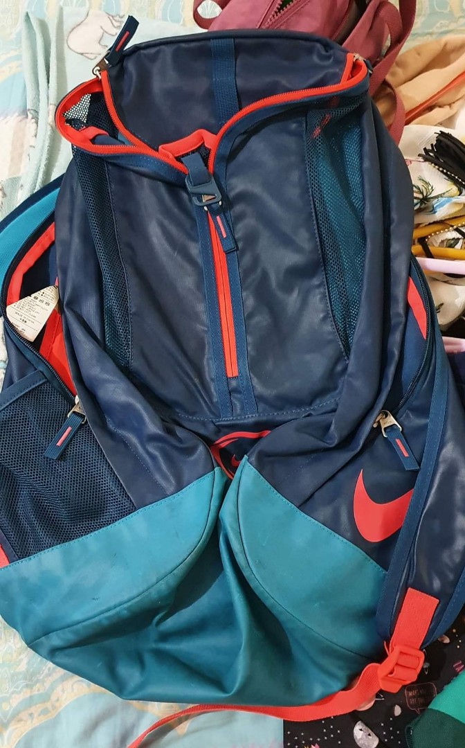 Nike large backpack, Men's Fashion, Bags, Backpacks on Carousell