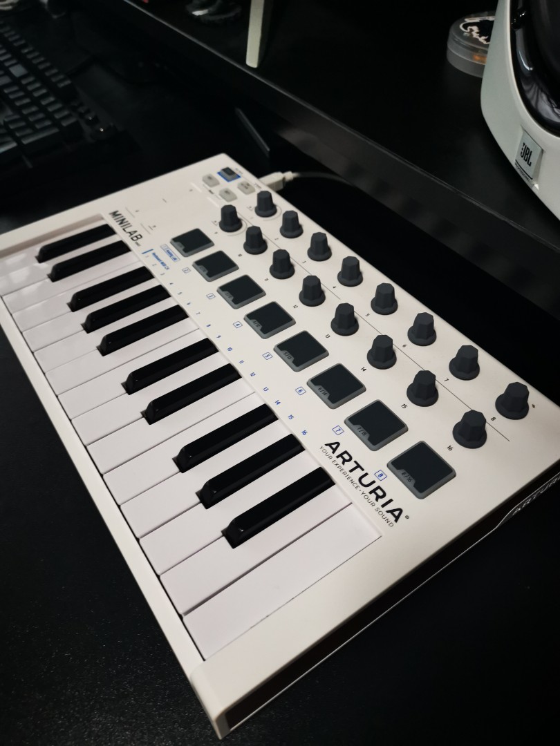 Arturia mini lab mk2 midi keyboard, Hobbies & Toys, Music & Media ...