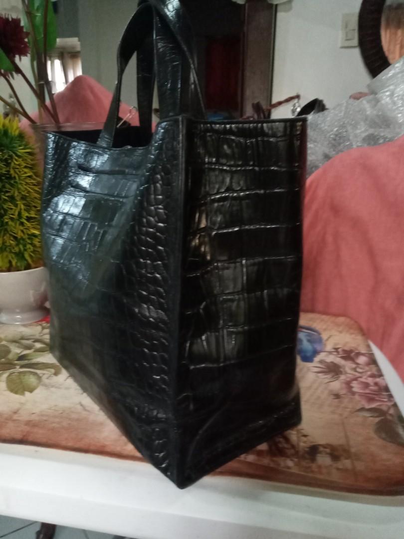 Japan Crocs Leather in All Black Color..Diagonal Design of Compartments ...
