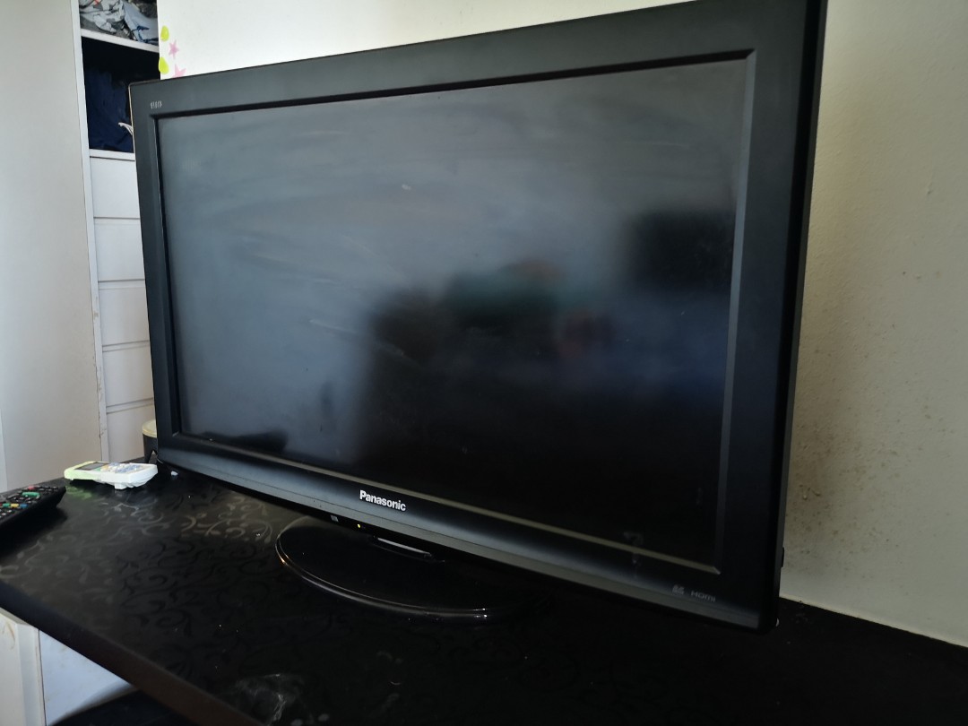 Panasonic LCD 32" TV, TV & Home Appliances, TV & Entertainment, TV on ...