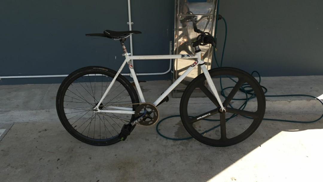 Custom Fixies With Aerospokes