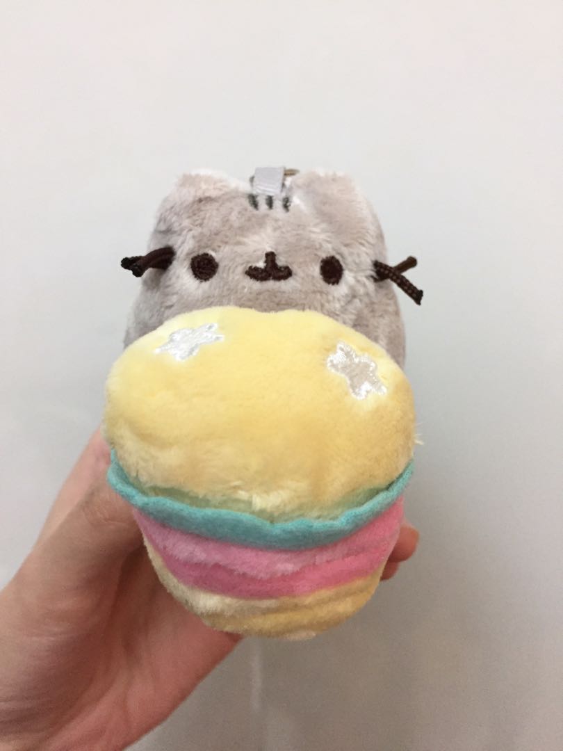 Pusheen Blind Box Series 12 - Pusheen Holding Burger, Hobbies & Toys ...