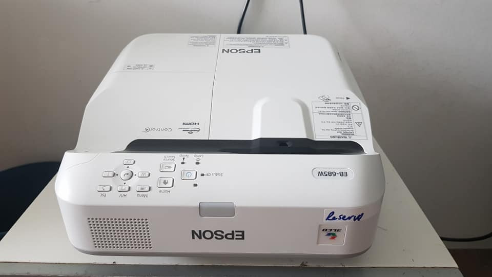 Epson EB-685W Ultra Short Throw Projector, TV & Home Appliances, TV ...