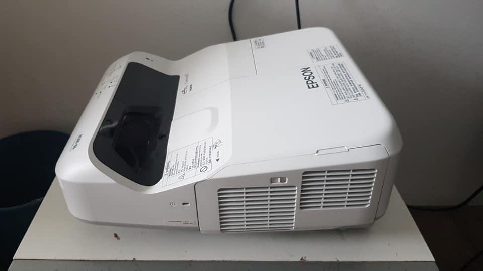 Epson EB-685W Ultra Short Throw Projector, TV & Home Appliances, TV ...