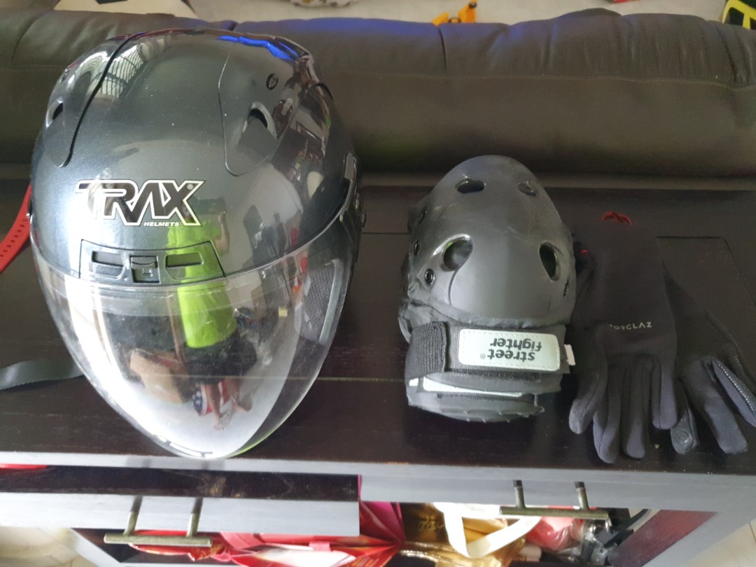 Learners starter kit (helment, elbow/knee guard, gloves), Motorcycles ...