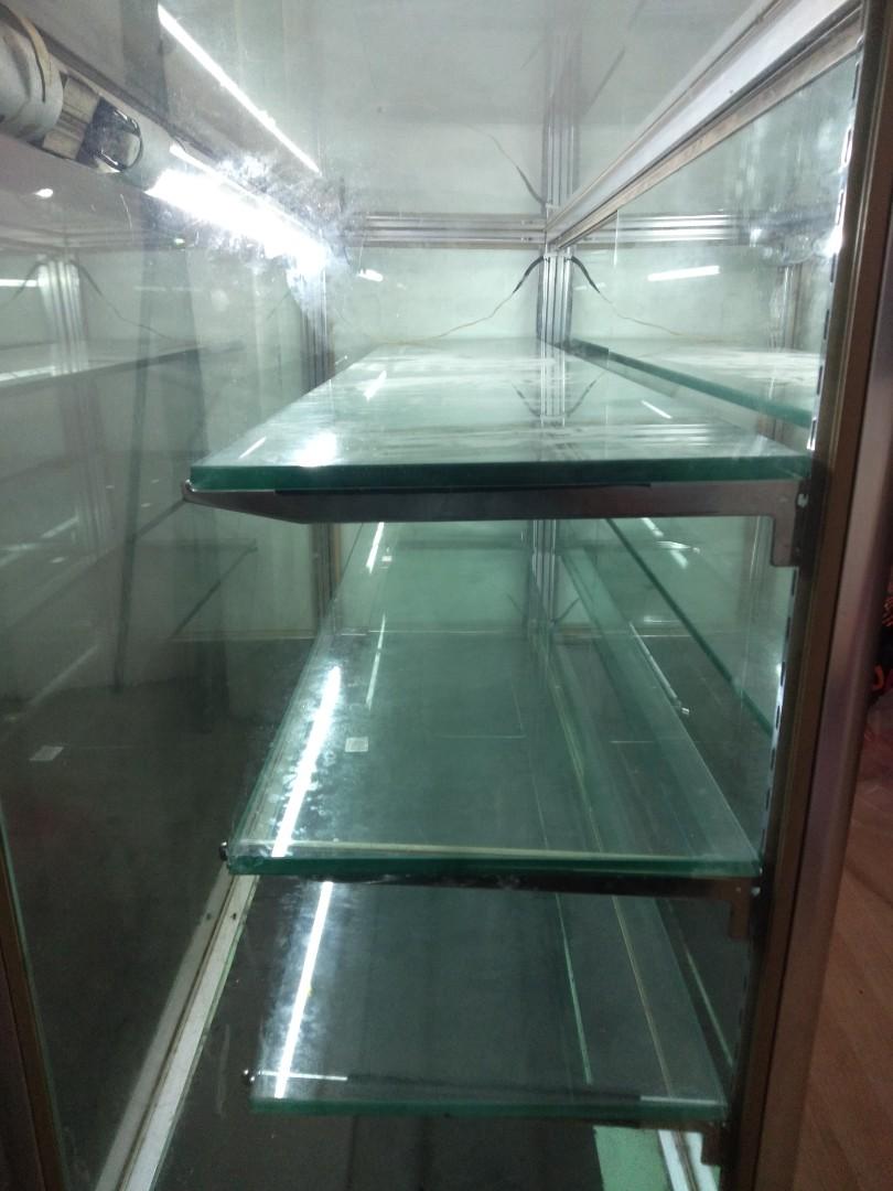 Rush Glass Stante, Furniture & Home Living, Furniture, Shelves ...