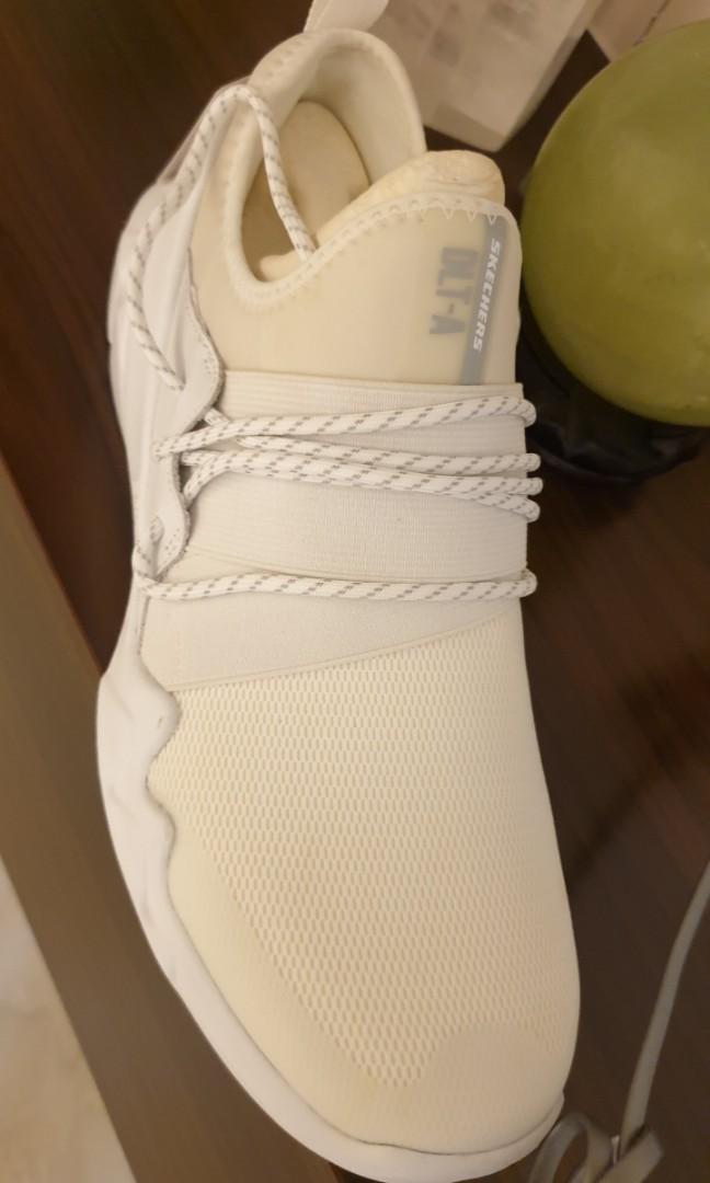 Skechers Woman DLT-A Shoes, Women's Fashion, Footwear, Sneakers on Carousell