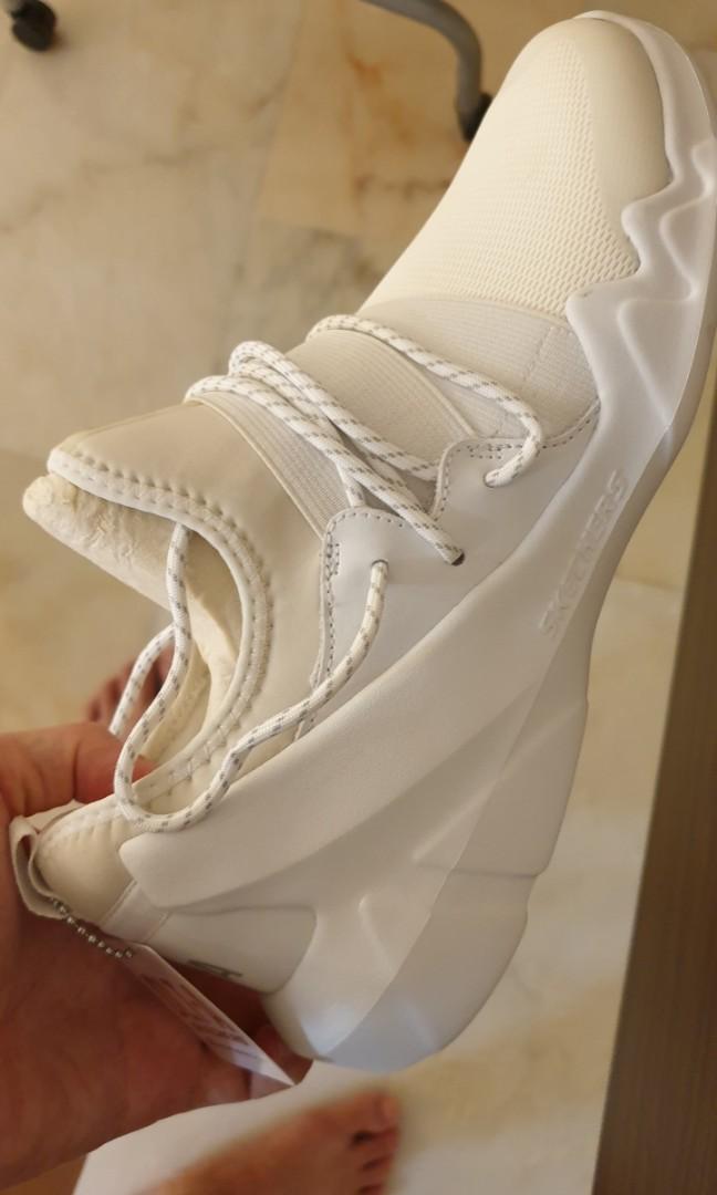 Skechers Woman DLT-A Shoes, Women's Fashion, Footwear, Sneakers on Carousell