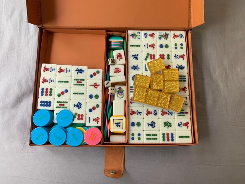Golden Mahjong Tiles Complete Set with Chips, Hobbies & Toys, Toys ...