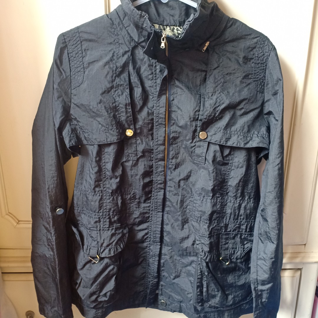 Parka parasut, Fesyen Wanita, Pakaian Wanita, Baju Luaran di Carousell