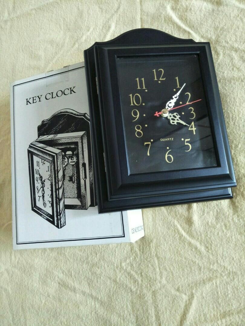 Vintage Key Clock, Hobbies & Toys, Memorabilia & Collectibles, Vintage ...