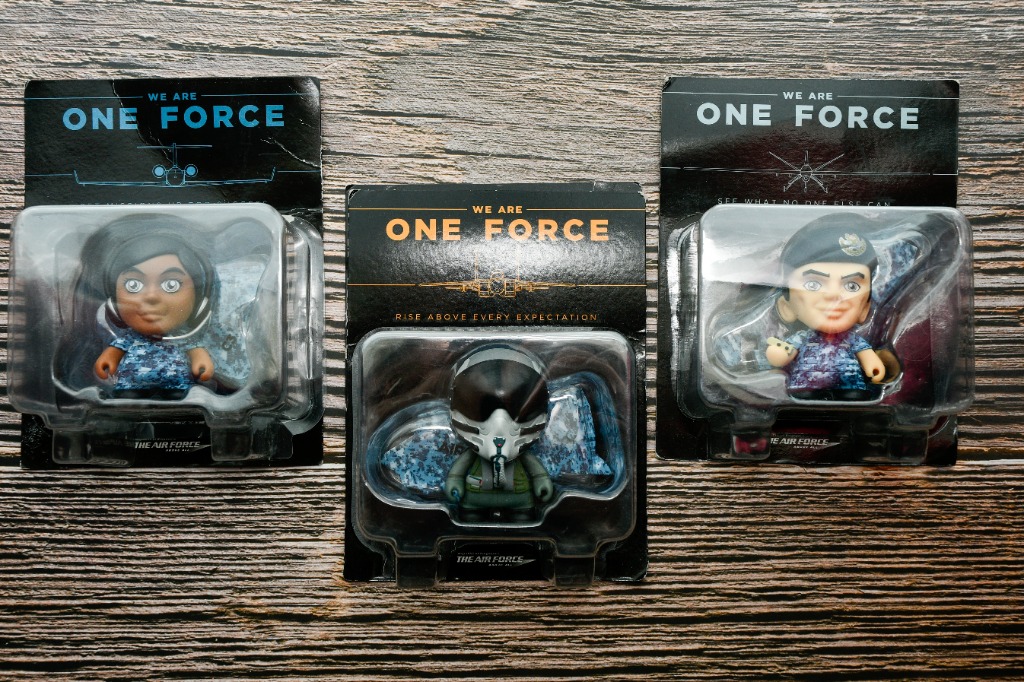 Singapore Air Force Collectible: One Full Set of SAF Heroes, Hobbies ...