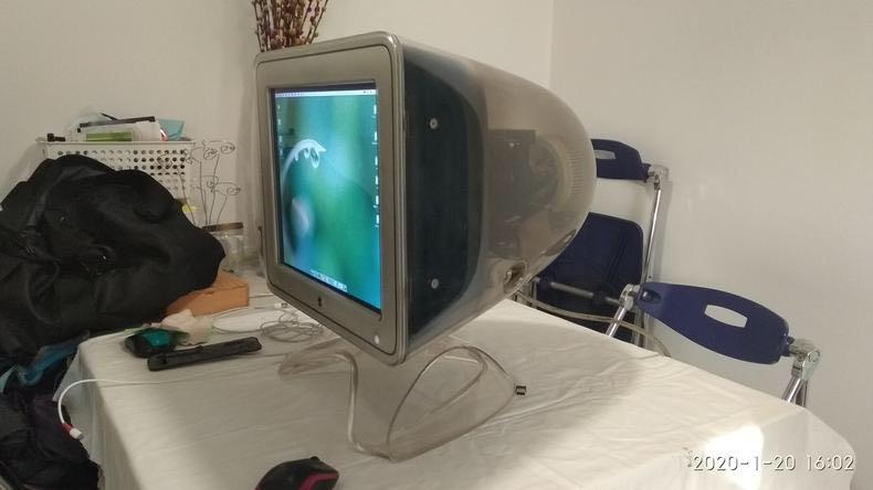 17" Apple Studio Display CRT (ADC) 蘋果舊式CRT顯示屏, 傢俬＆家居, 家居裝飾, 時鐘 - Carousell