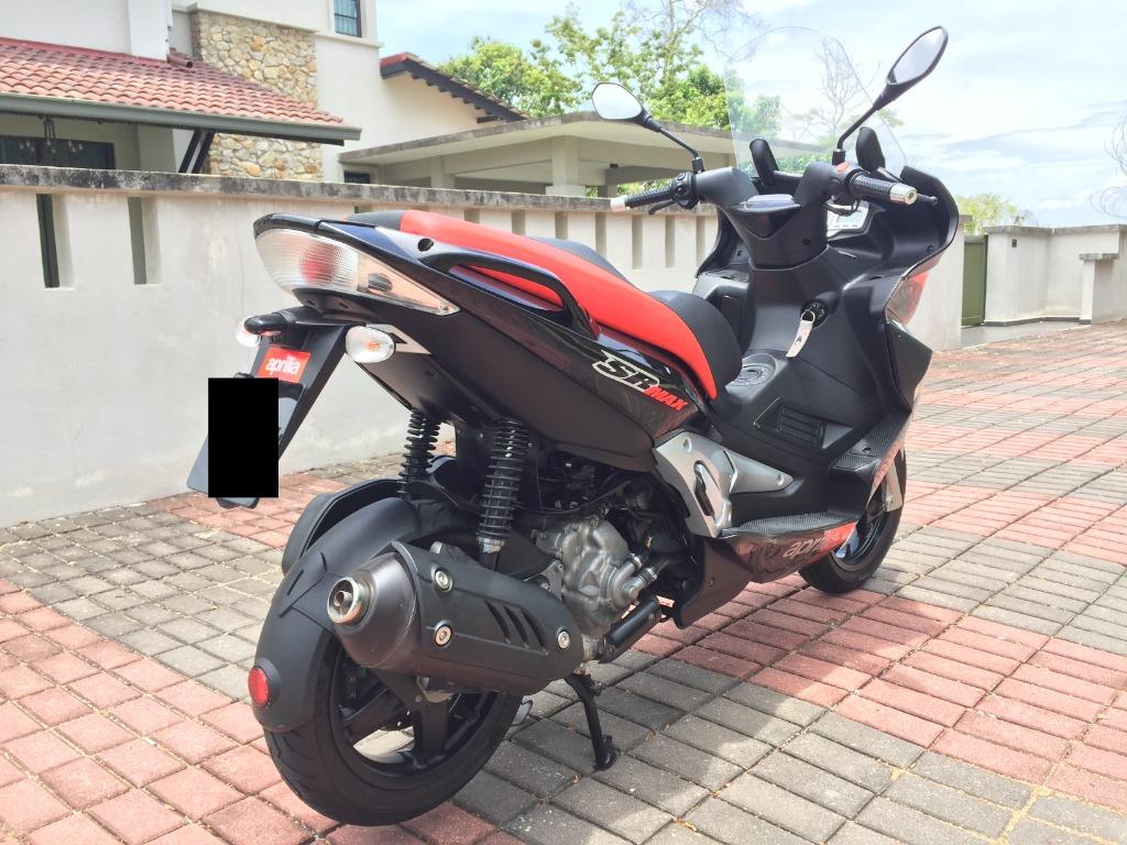 APRILIA SR MAX 300CC FOR SALE !!!!!!, Motorbikes on Carousell