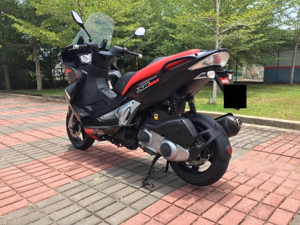 APRILIA SR MAX 300CC FOR SALE !!!!!!, Motorbikes on Carousell