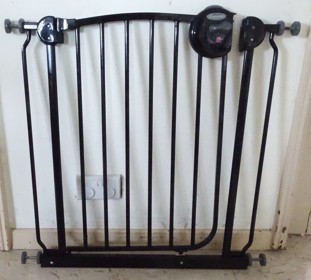 Lucky Baby Safety Gate - Smart System, 2 Way Gate, Babies & Kids ...