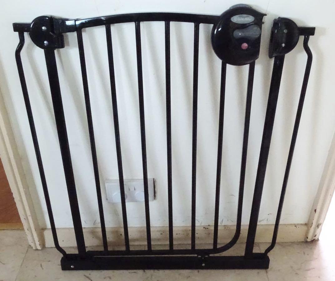 Lucky Baby Safety Gate - Smart System, 2 Way Gate, Babies & Kids ...
