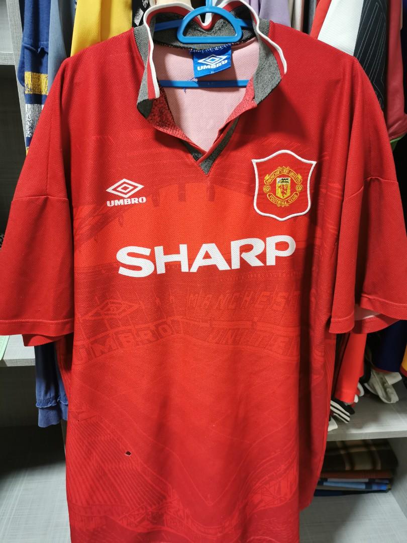 Cantona 7 Manchester United, Men's Fashion, Activewear on Carousell