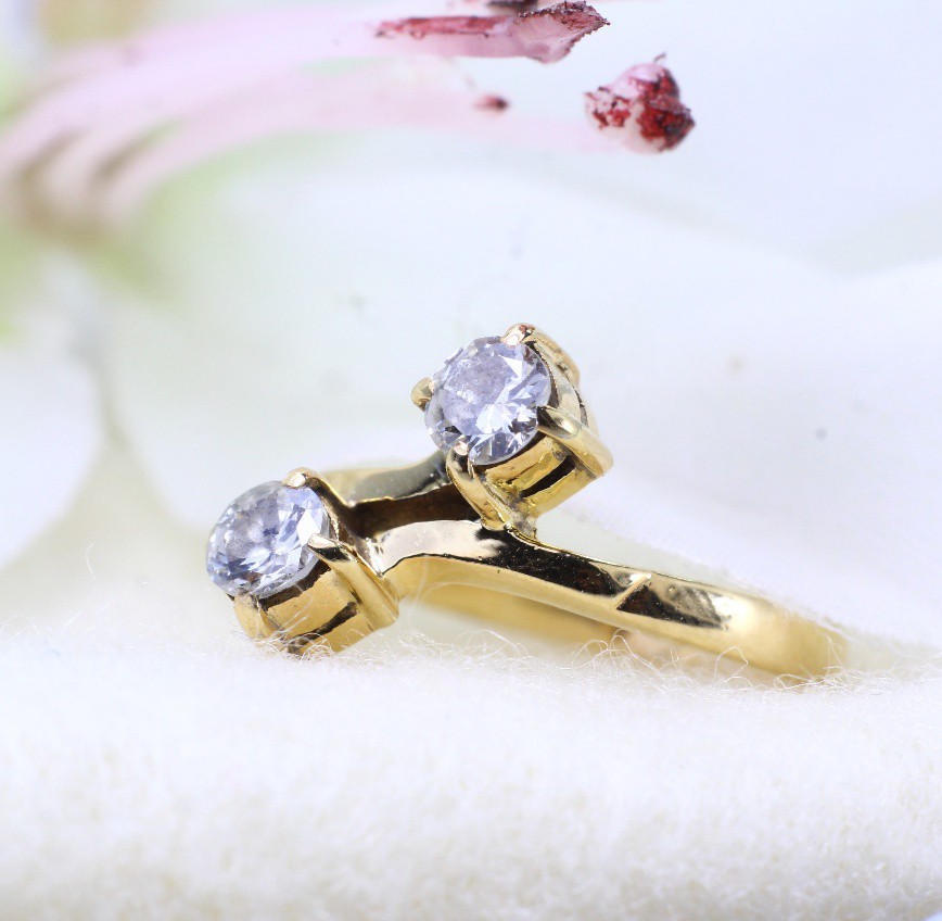 Gold Diamonds Solitaire Eyes, Fesyen Wanita, Perhiasan di Carousell