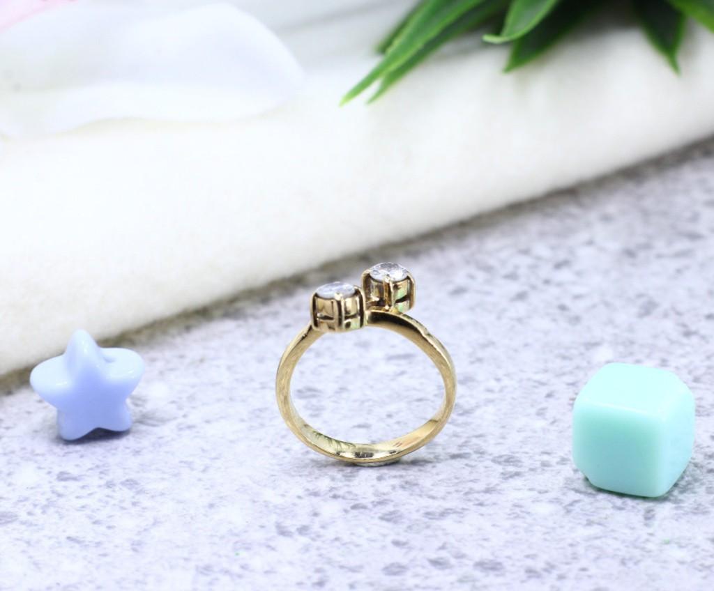 Gold Diamonds Solitaire Eyes, Fesyen Wanita, Perhiasan di Carousell