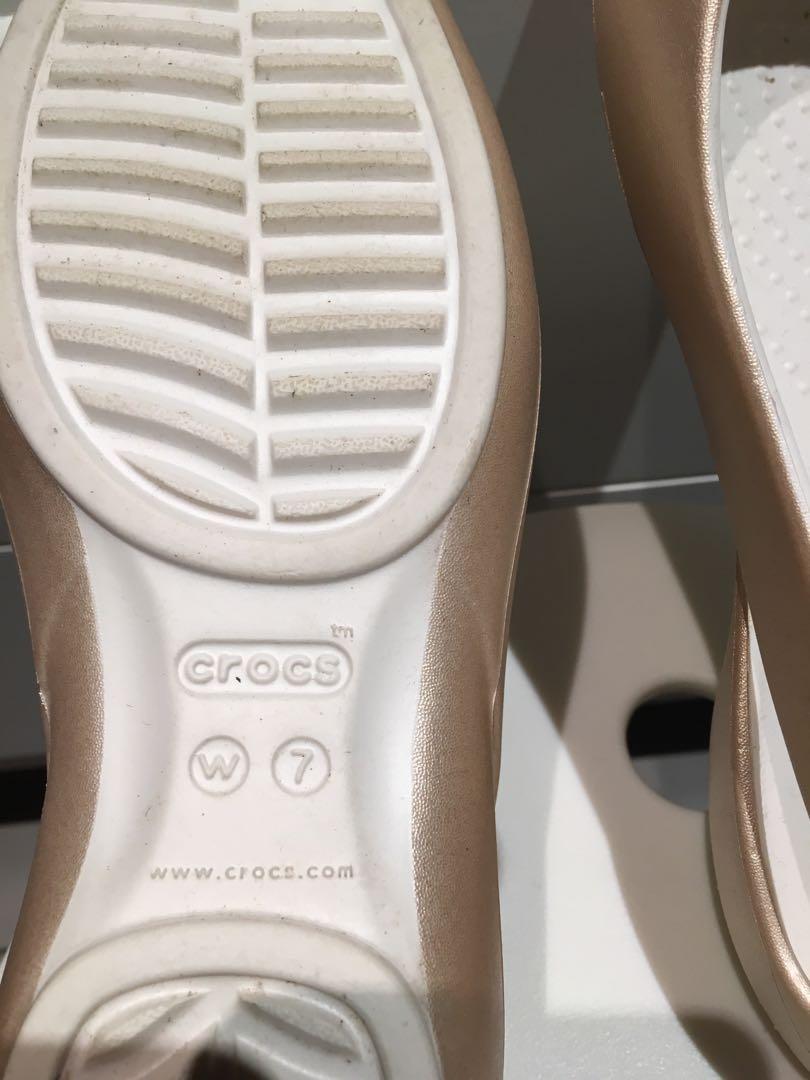 Iconic Crocs Comfort, Women's Fashion, Footwear, Flipflops and Slides ...