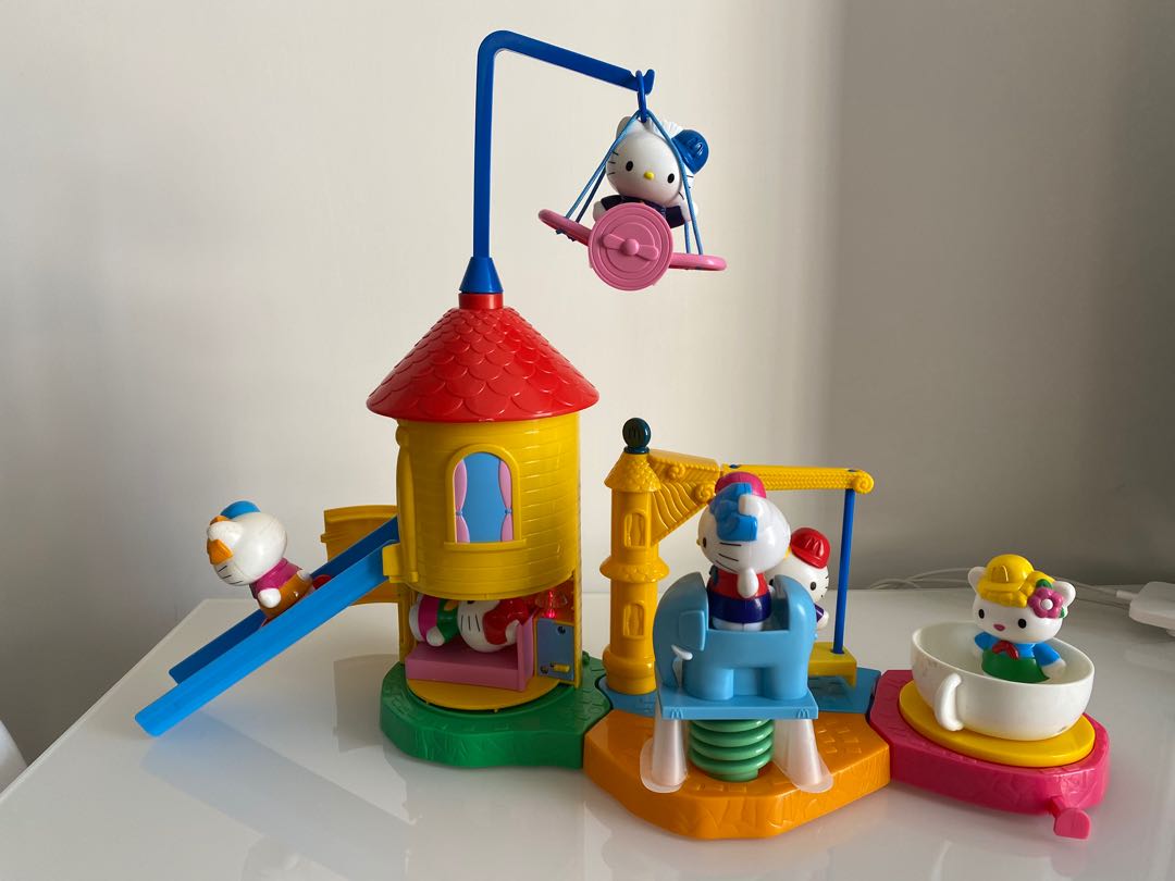 麥當勞 x Hello Kitty Playground, 興趣及遊戲, 玩具 & 遊戲類 - Carousell