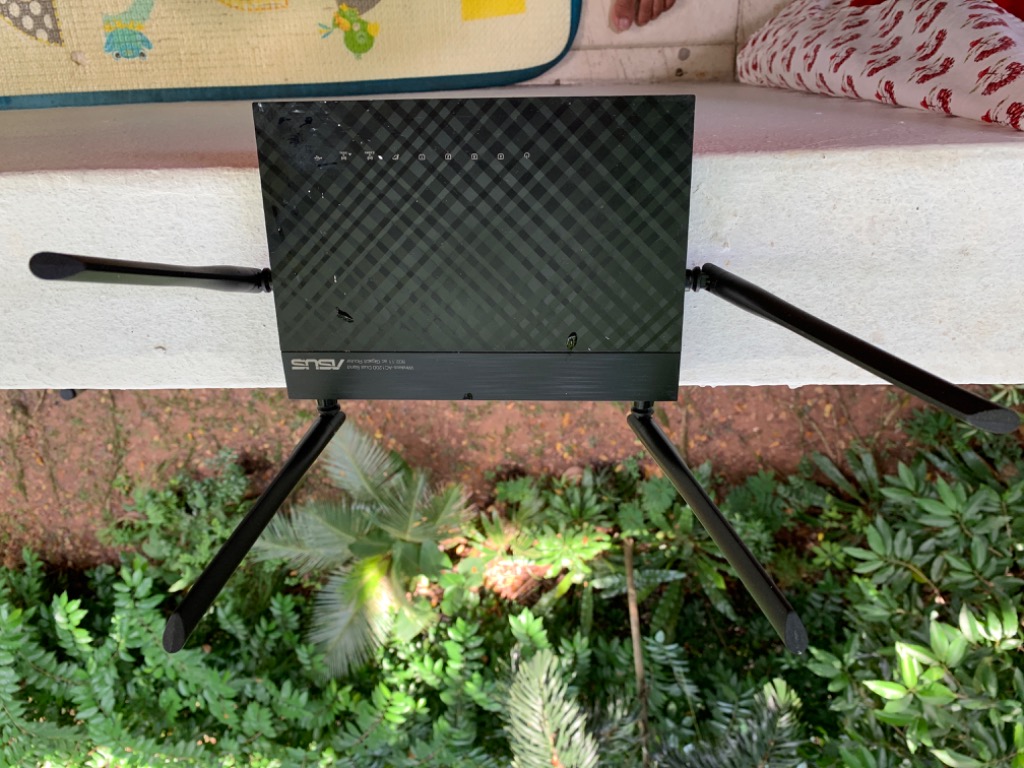 Asus AC1200 dual band 802.11ac gigabit router and Huawei modem ...