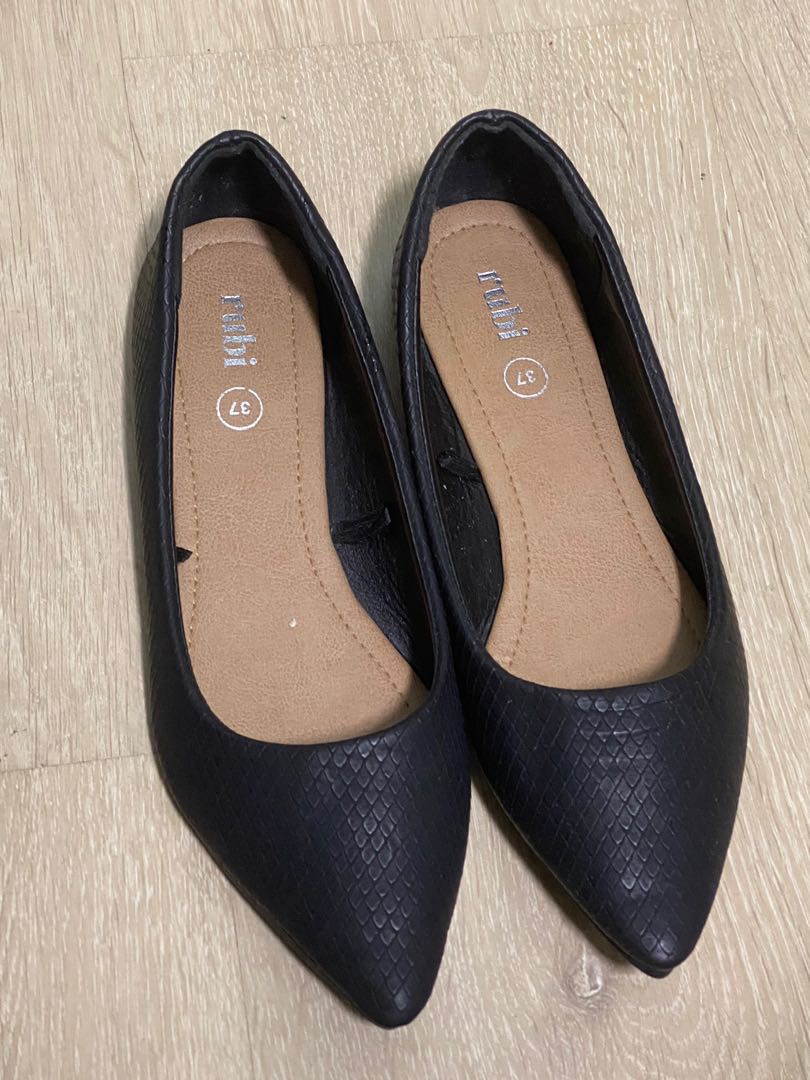 Black Rubi flats, Women's Fashion, Footwear, Flats on Carousell