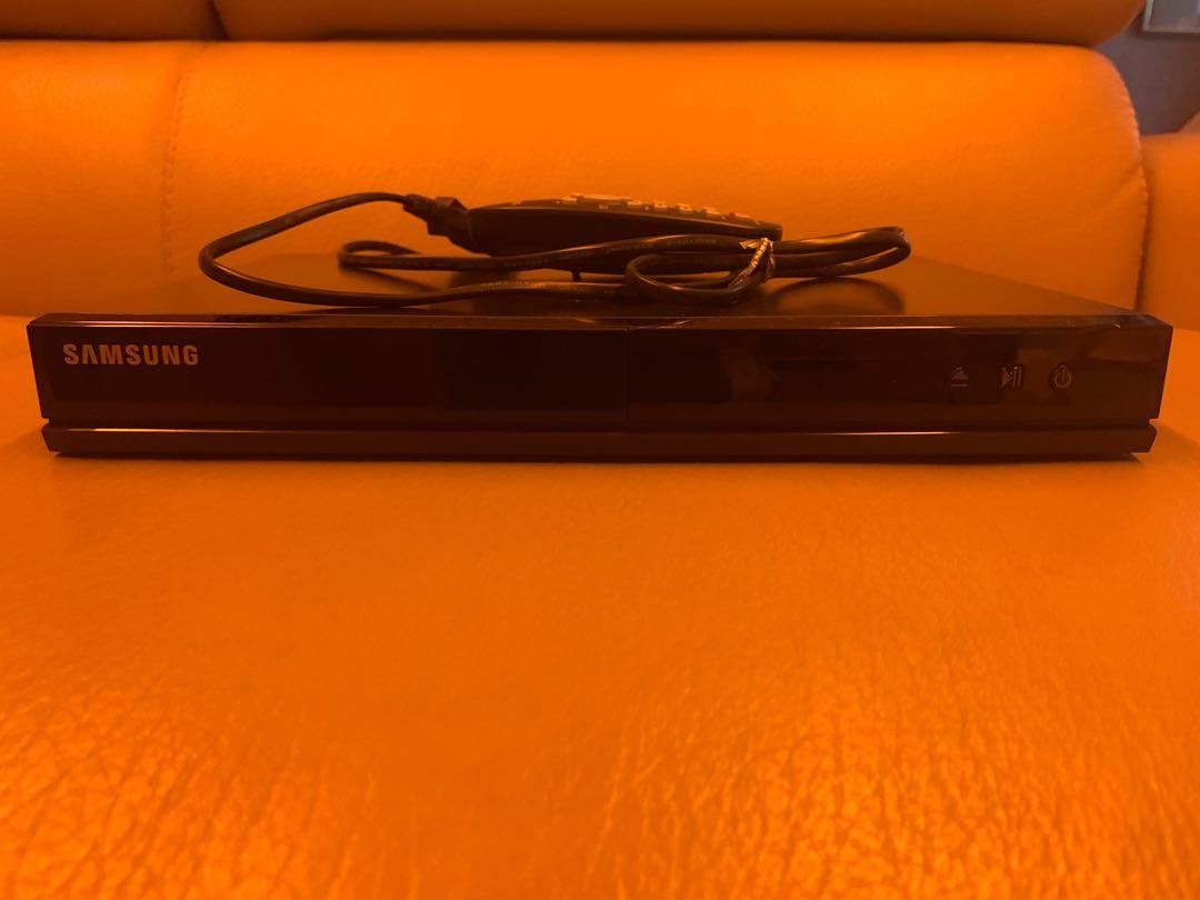 Samsung DVD Player, Hobbies & Toys, Music & Media, CDs & DVDs on Carousell