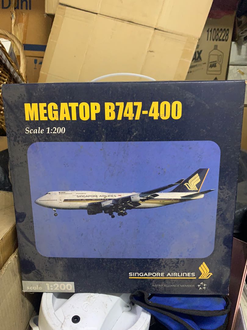 SIA Aircraft Model 1:200 Herpa, Everything Else on Carousell