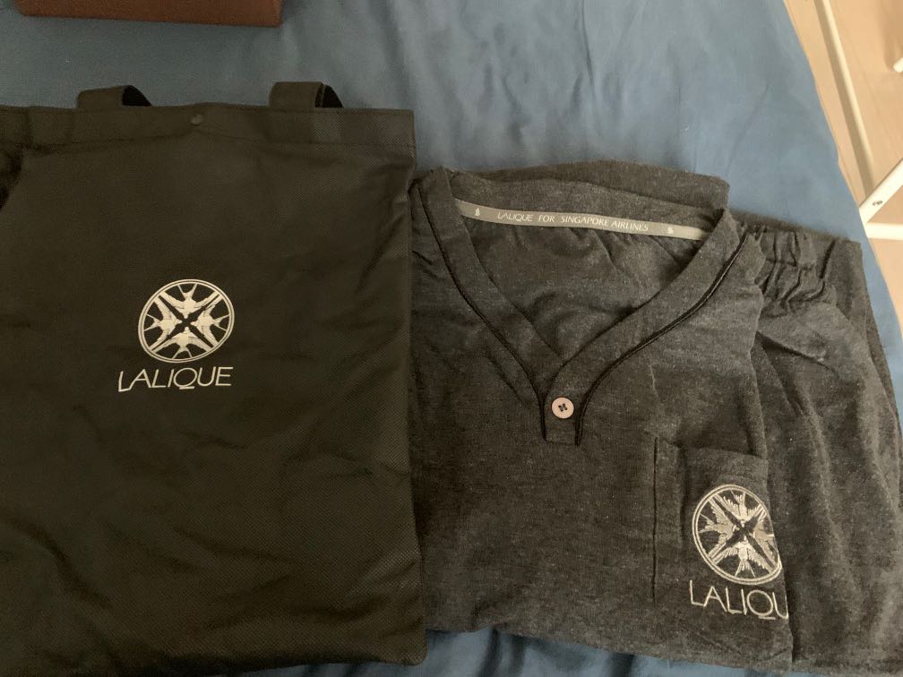 Singapore airlines ️LALIQUE first class pajamas, Men's Fashion, Tops ...