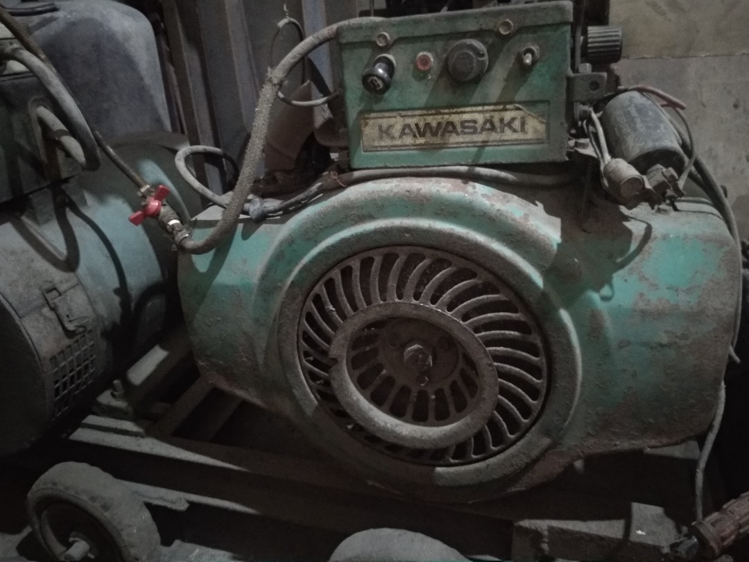 Engine gasoline 2 cylinder air cooled, Commercial & Industrial ...