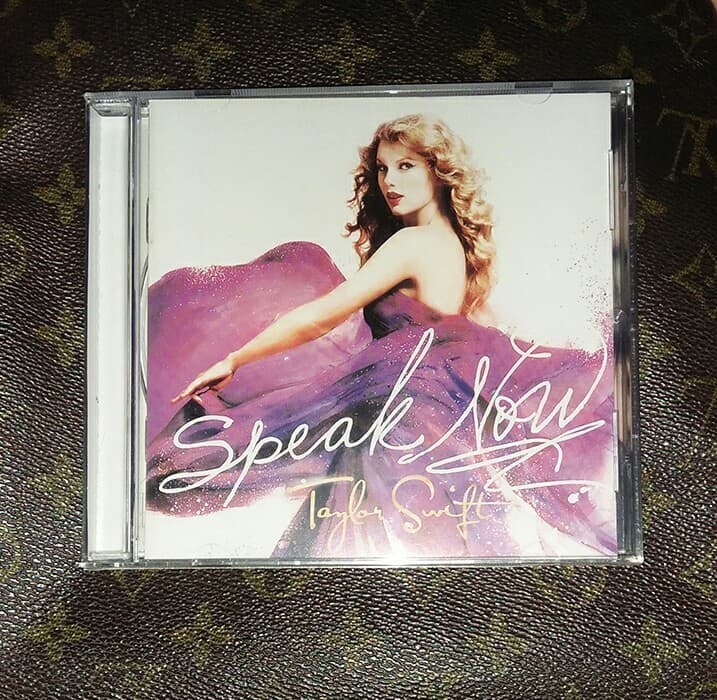 taylor swift, Hobbies & Toys, Music & Media, Music Accessories on Carousell