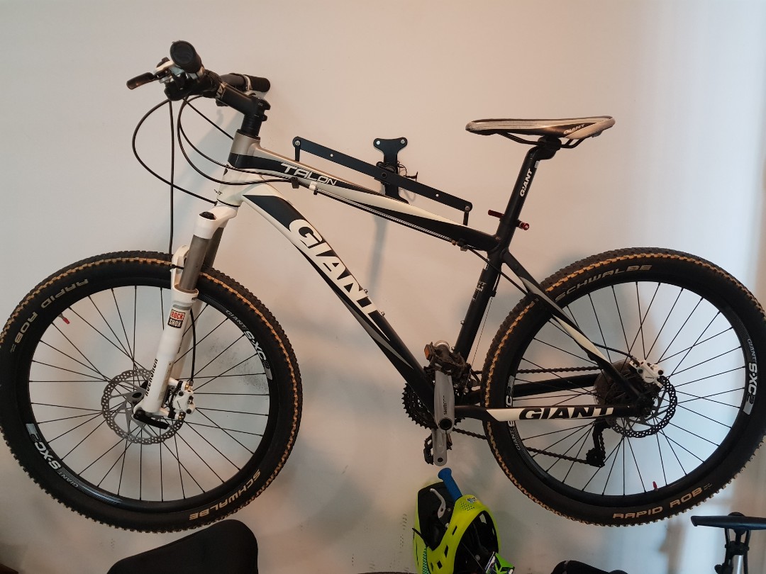 Giant Talon 1 mountain bike brand new tyres, Sports Equipment, Bicycles ...