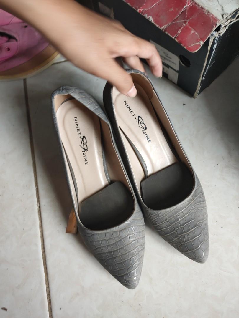 Hells abu ninetynine, Fesyen Wanita, Sepatu di Carousell